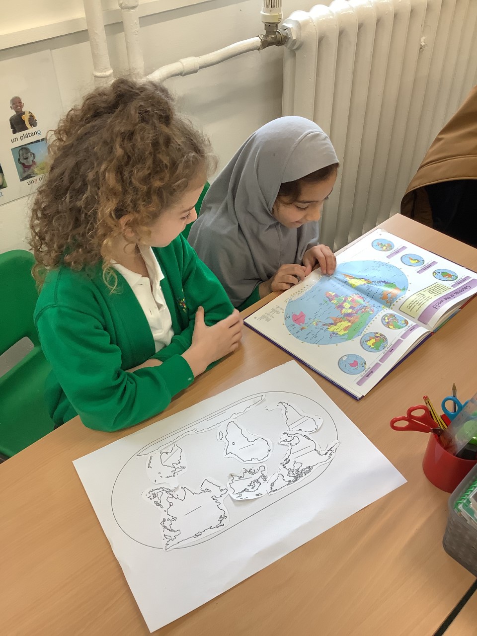 Year 2 Create Map Of The World - Hoxton Garden Primary School